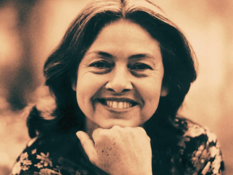 Adélia Prado: A Poesia que Encanta e Transforma - CIA DOS LIVROS